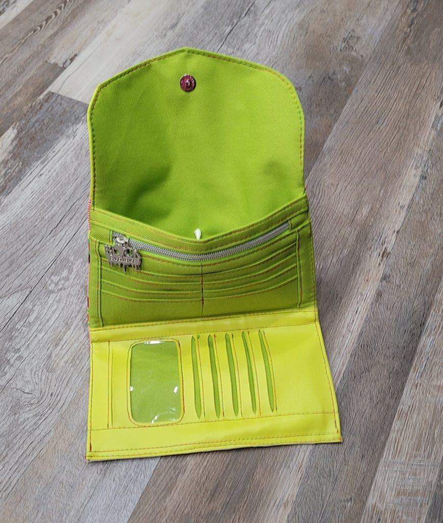 Essential Trifold Wallet – Tobistylx